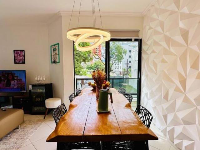 Apartamento reformado á venda na Enseada no Guarujá | QVista