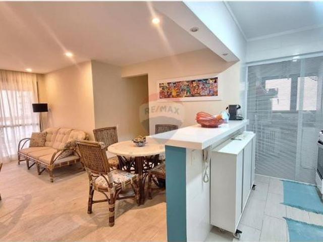 Apartamento reformado à venda na Enseada Guarujá