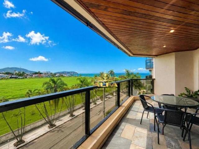 Apartamento reformado à venda na Enseada, Guarujá – 2 suítes, sacada ampla e lazer, a 2 quadras da p