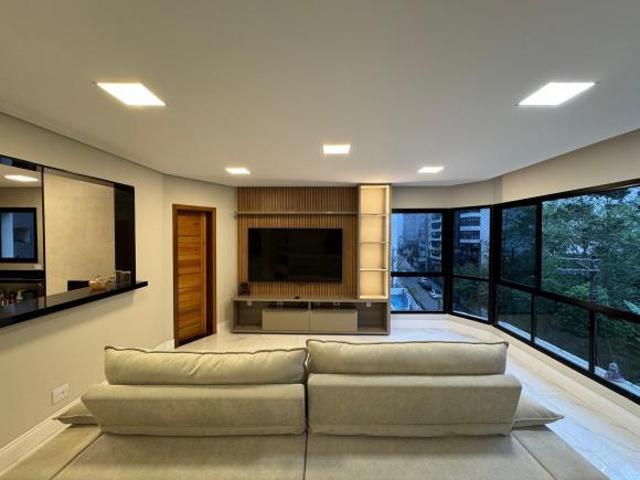 Apartamento reformado à Venda na Pitangueiras no Guarujá | QVista Inteligênci.