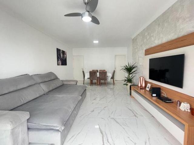 Apartamento reformado à Venda na Pitangueiras no Guarujá | QVista Inteligênci.