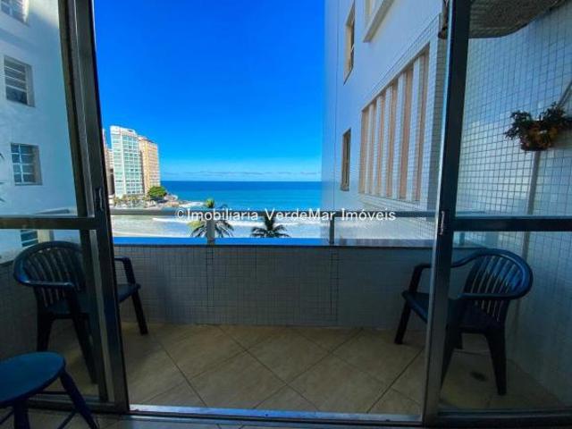 Apartamento reformado à venda na praia das Pitangueiras no Guarujá
