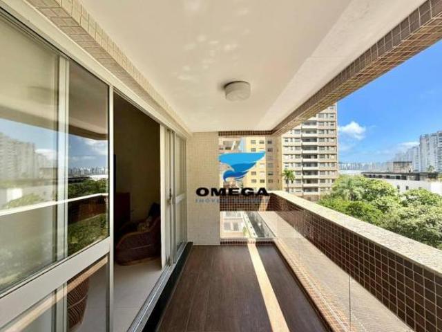 Apartamento reformado à venda na Praia das Pitangueiras no Guarujá I Omega Imoveis