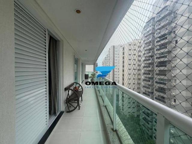 Apartamento reformado à venda na Praia das Pitangueiras no Guarujá I Omega Imoveis