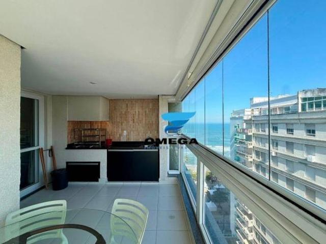 Apartamento reformado à venda na praia das Pitangueiras no Guarujá I Omega Imoveis