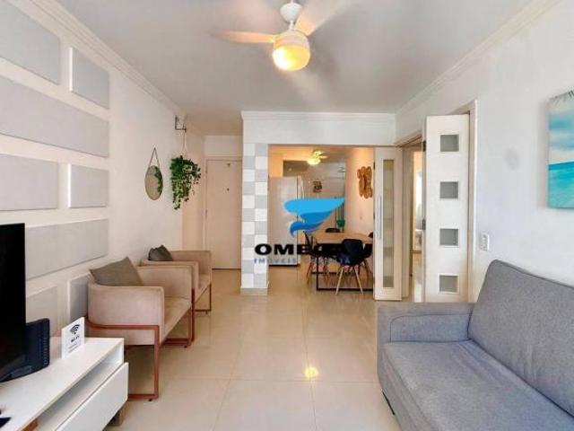 Apartamento reformado à venda na praia das Pitangueiras no Guarujá I Omega Imoveis