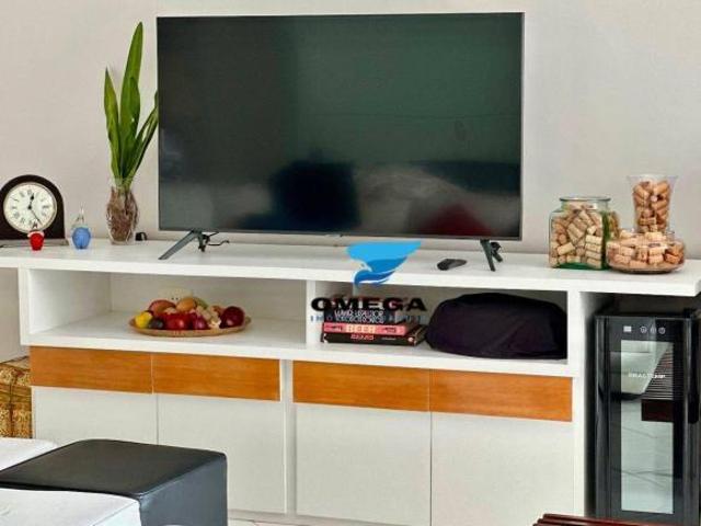Apartamento reformado à venda na Praia das Pitangueiras no Guarujá | Omega Imóveis