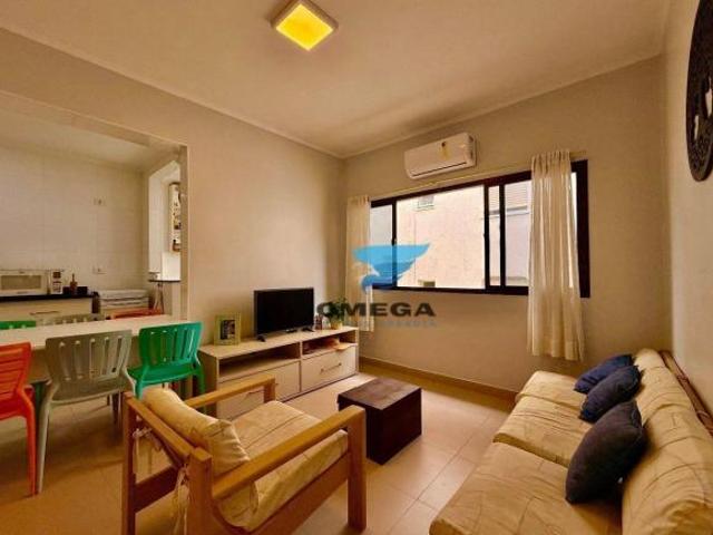 Apartamento reformado á venda na praia do Tombo no Guarujá I Omega Imoveis