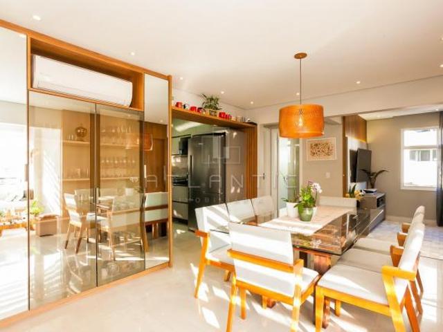 Apartamento reformado à venda no Água Verde – Curi