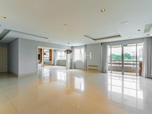 APARTAMENTO REFORMADO À VENDA NO BATEL COM 2 SUÍTES E 2 VAGAS