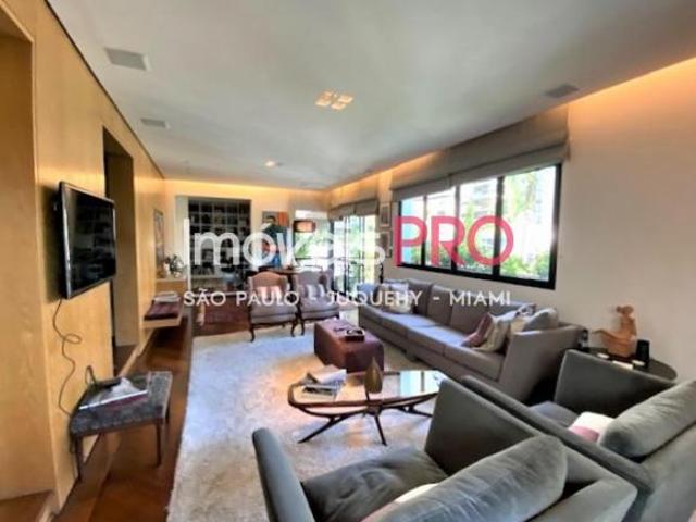 Apartamento reformado a venda no Brooklin com 247m², 4 Dormitórios proximo a Hipica Paulista