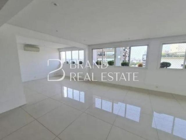 Apartamento Reformado à Venda no Campo Belo ? 248m², 3 Quartos, 4 Vagas