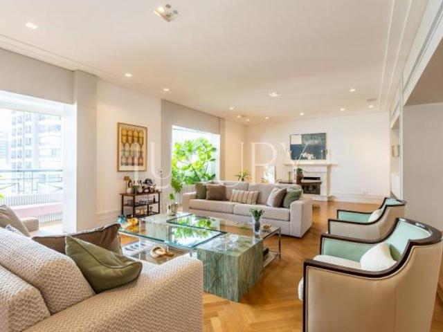 Apartamento Reformado a Venda no Itaim, 338 m², 3 suítes, 5 vagas