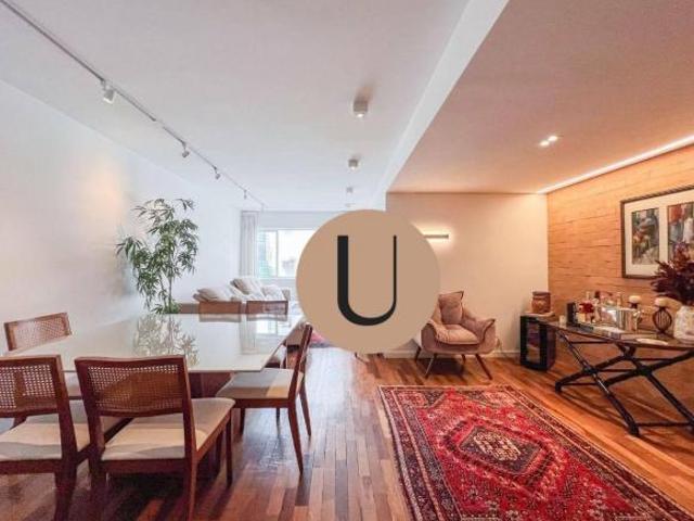 Apartamento reformado à venda no Itaim Bibi