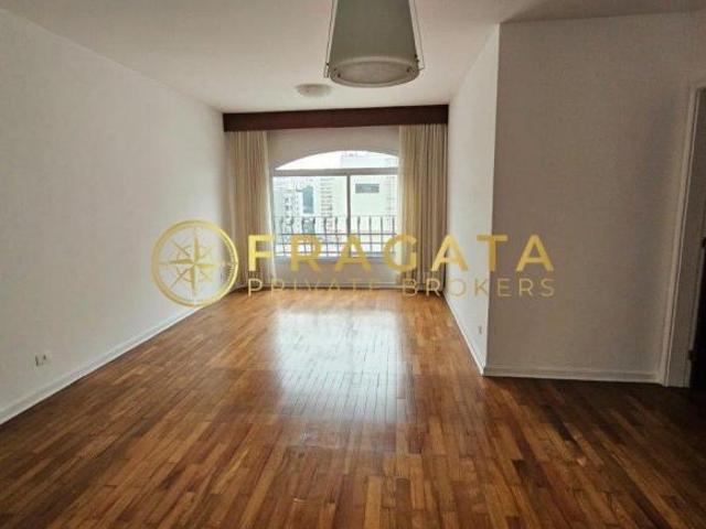 Apartamento reformado à venda no Jardim Paulista 3 suítes, próximo ao Parque Ibirapuera