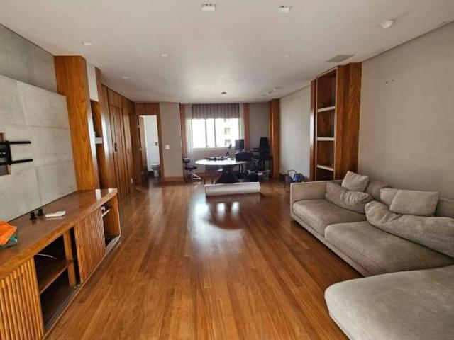 Apartamento reformado a venda no Jardins 163m²