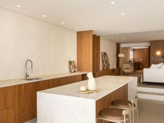 Apartamento reformado à venda por R$ 2.080.000 Centro Curitiba/PR