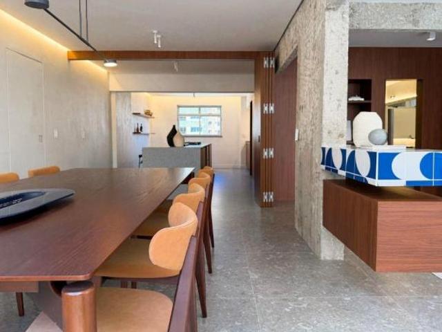 Apartamento reformado à venda por R$ 2.650.000 Rebouças Curitiba/PR