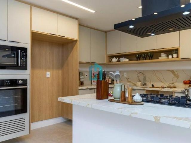 Apartamento reformado a venda próximo a av. Paulista com 2 suites e 2 vagas