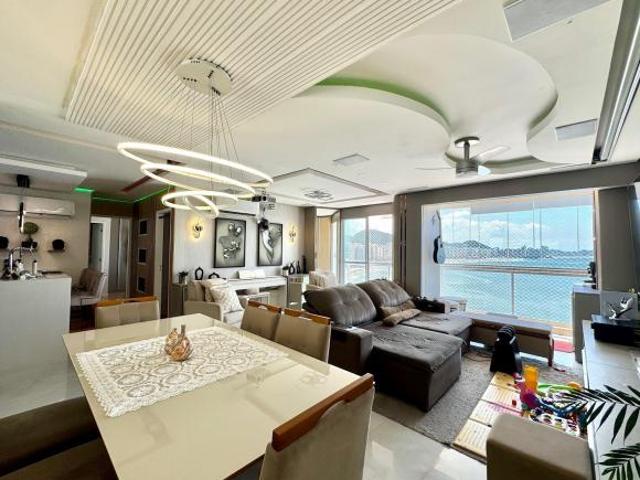 Apartamento reformado a beira mar nas Astúrias no Guarujá | QVista Inteligênc.