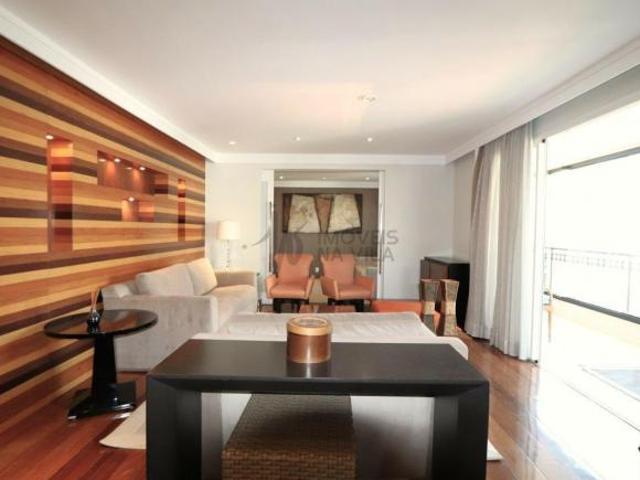 Apartamento reformado, andar alto, Vila Mariana, alto padrão