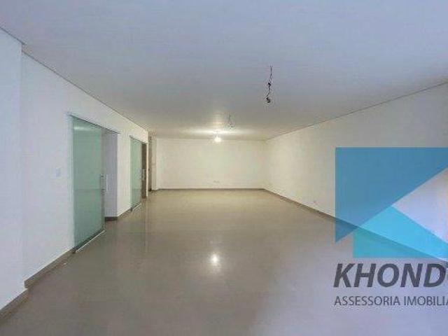 Apartamento reformado ao lado do metrô