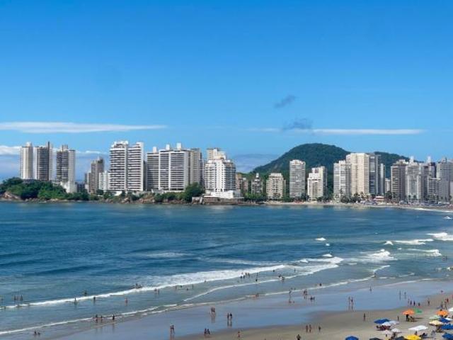 Apartamento reformado Beira Mar à Venda na Pitangueiras no Guarujá | QVista I.