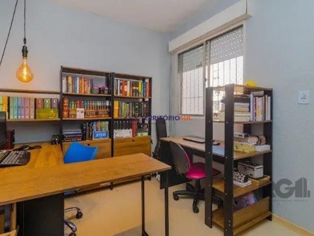 Apartamento reformado de 02 dormitórios perto de supermercados, onibus e farmacias