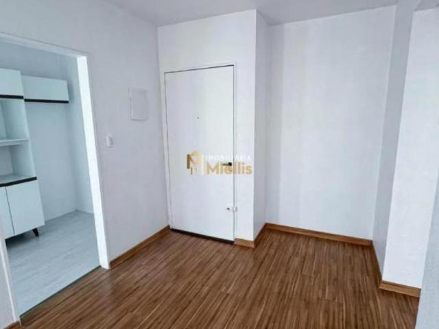 Apartamento reformado de 1 dormitório no bairro Santa Tereza