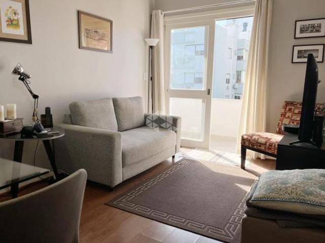 Apartamento reformado de 1 quarto e 1 vaga no bairro Jardim Botânico