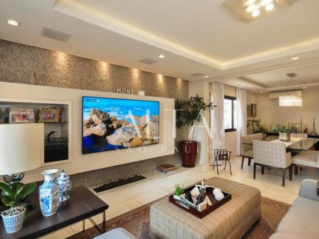 Apartamento REFORMADO de 225m² À VENDA com 4 suítes e 3 vagas no Itaim Bibi