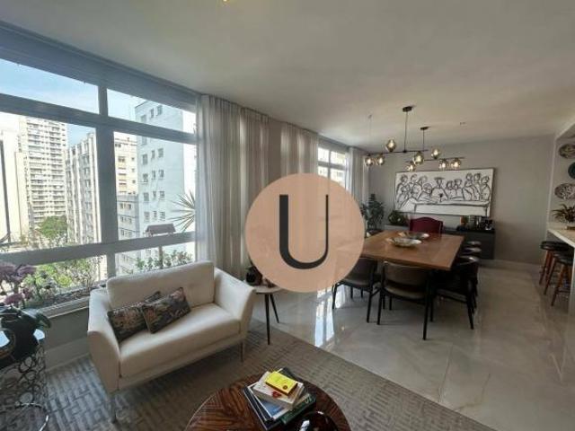 Apartamento reformado de 245 m², 4 dormitórios e 1 por andar