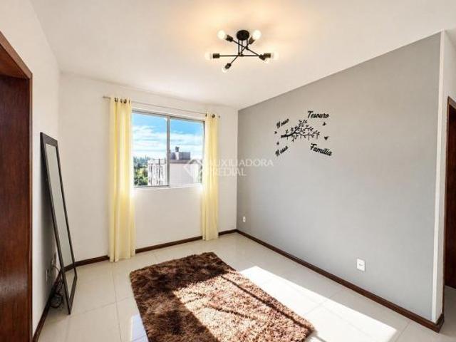 Apartamento reformado de 2 dormitórios com vaga no bairro Olaria, Canoas