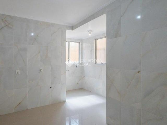 Apartamento reformado de 2 dormitórios no Passo D&apos Areia!