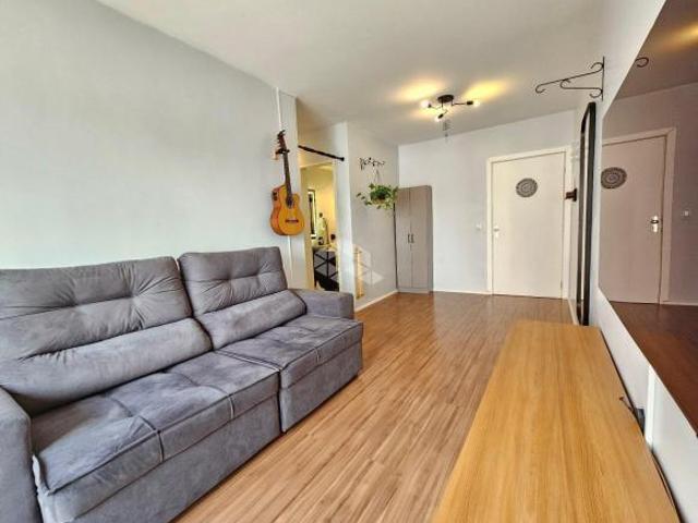 Apartamento reformado de 2 quartos