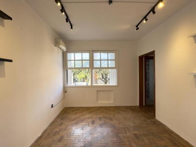 Apartamento reformado de 68m², 2 dormitórios no bairro Praia de Belas