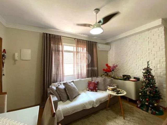 Apartamento reformado de três dormitórios no Gonzaga