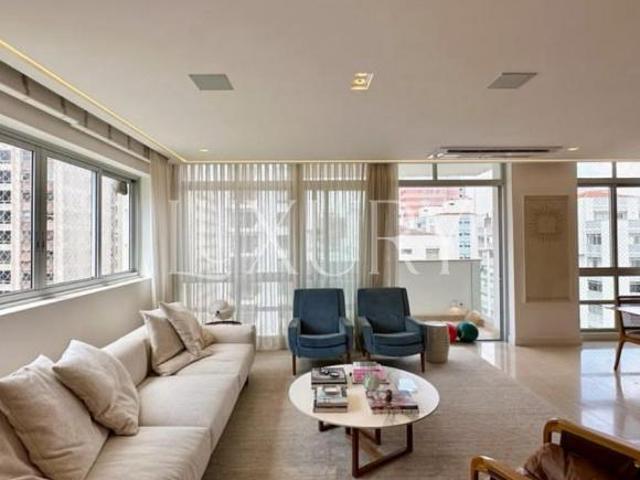 Apartamento reformado e com varanda com 226.0 m², à venda no bairro Jardim América