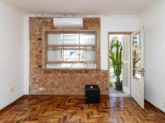 Apartamento Reformado e Desocupado na Av. Nova York 2 Dormitórios | 75,91 m² Privativos