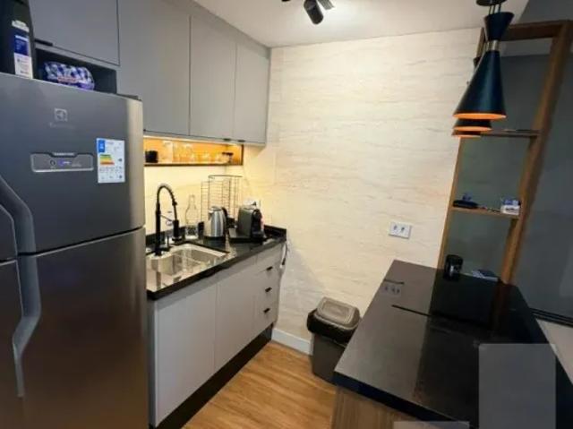 Apartamento reformado e mobiliado em área nobre da Santa Cecília, 1 suíte e vaga