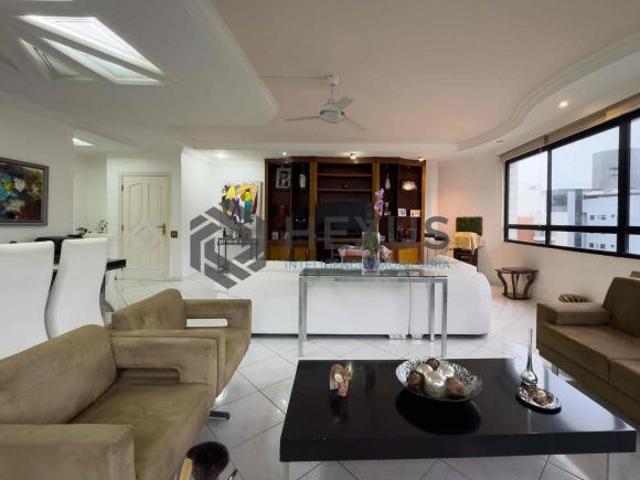 Apartamento reformado e mobiliado com lazer na Praia das Pitangueiras, Guaruja