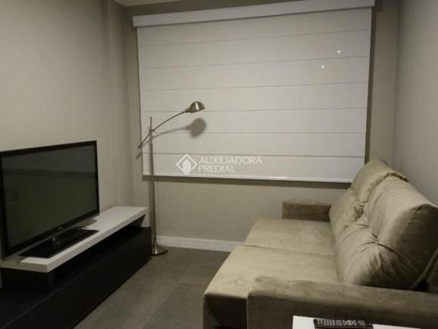 Apartamento reformado e mobiliado à venda no centro na cidade de Curitiba/PR
