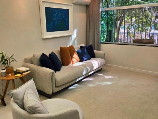 Apartamento reformado e mobiliado de 94 m² com 2 quartos à venda na Asa Norte