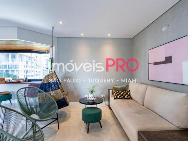 Apartamento reformado e mobiliado no Campo Belo