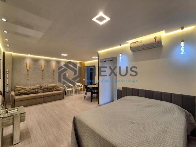 Apartamento reformado e mobiliado na Praia das Pitangueiras, Guaruja