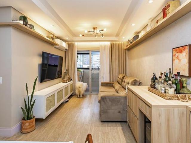 Apartamento reformado e mobiliado próximo ao Parqu