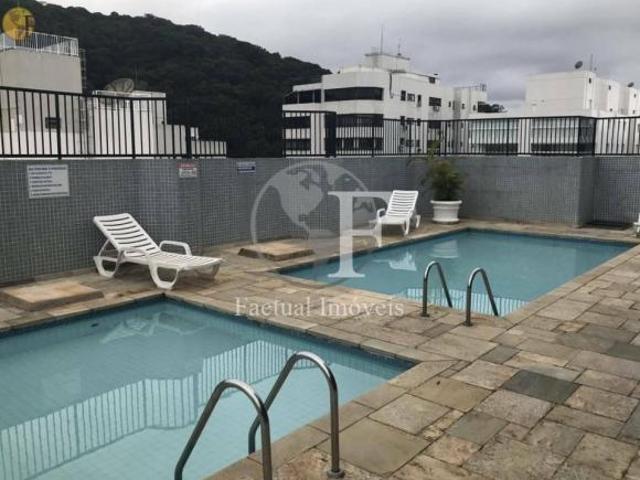 Apartamento reformado e pronto para uso, a apenas 250 metros da praia