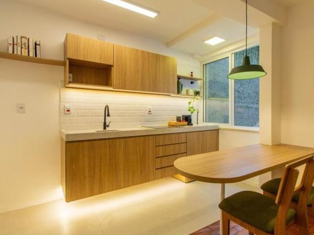Apartamento Reformado e Semi Mobiliado no Bom Fim