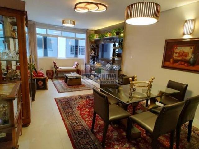 Apartamento reformado e sofisticado à venda no Gonzaga em Santos