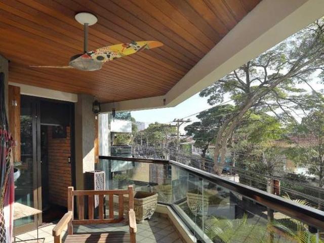 Apartamento Reformado e Sofisticado no Brooklin – 140 m²